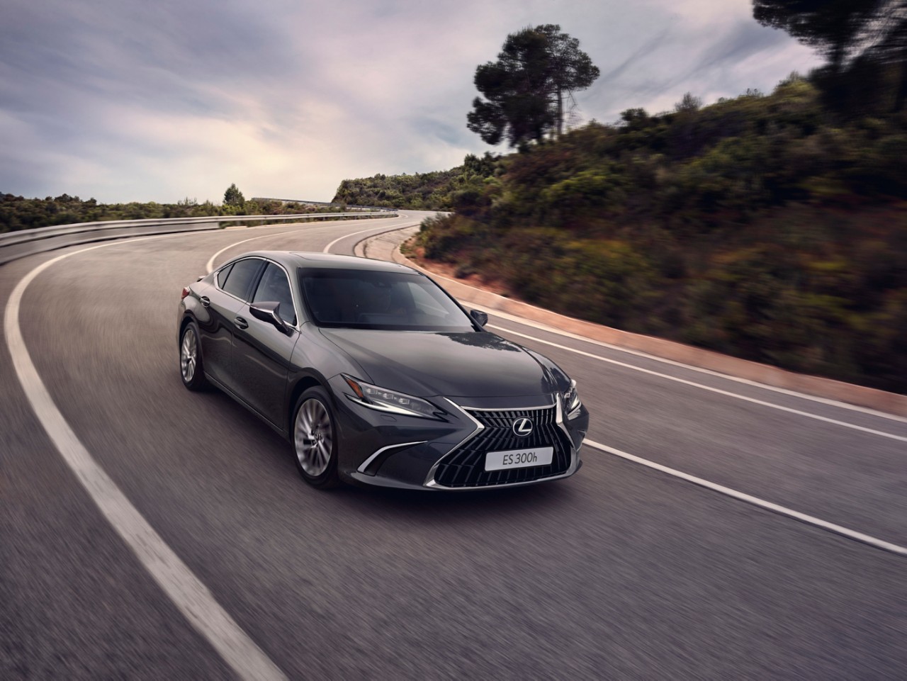Lexus ES | Discover Luxury Hybrid Saloon | Lexus UK