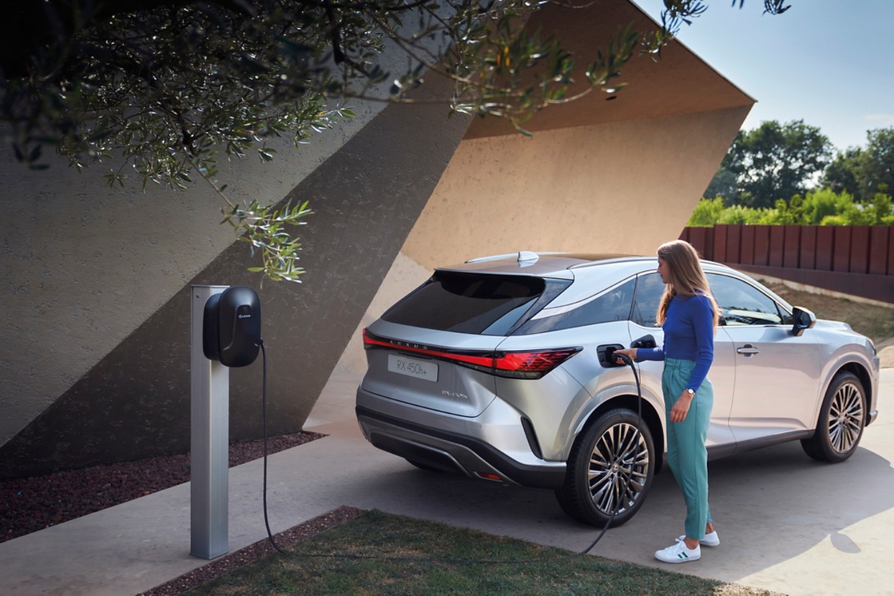 Plug-in Hybrid Vehicles | Electrified | Lexus UK